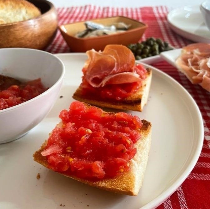 Pan con Tomate (Spanish Tomato Bread) – The Global Homecook